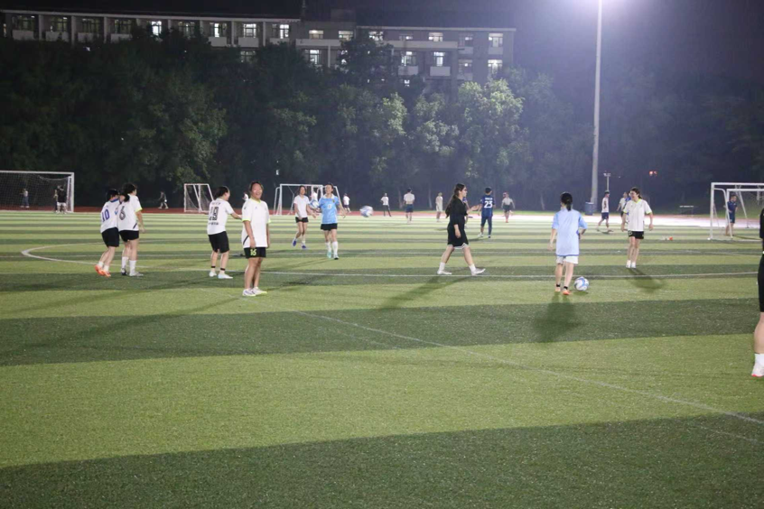 挥洒汗水 备战省运——我校运动队暑期集训纪实